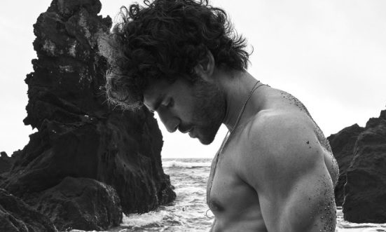 José Condessa mostra-se sexy em sessão fotográfica