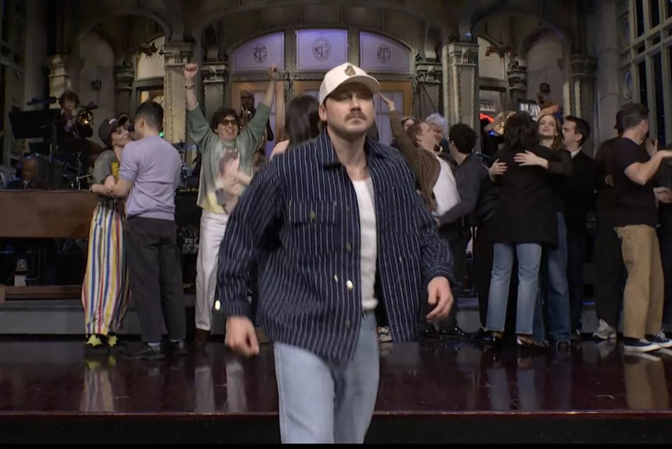 Morgan Wallen sai bruscamente do Saturday Night Live