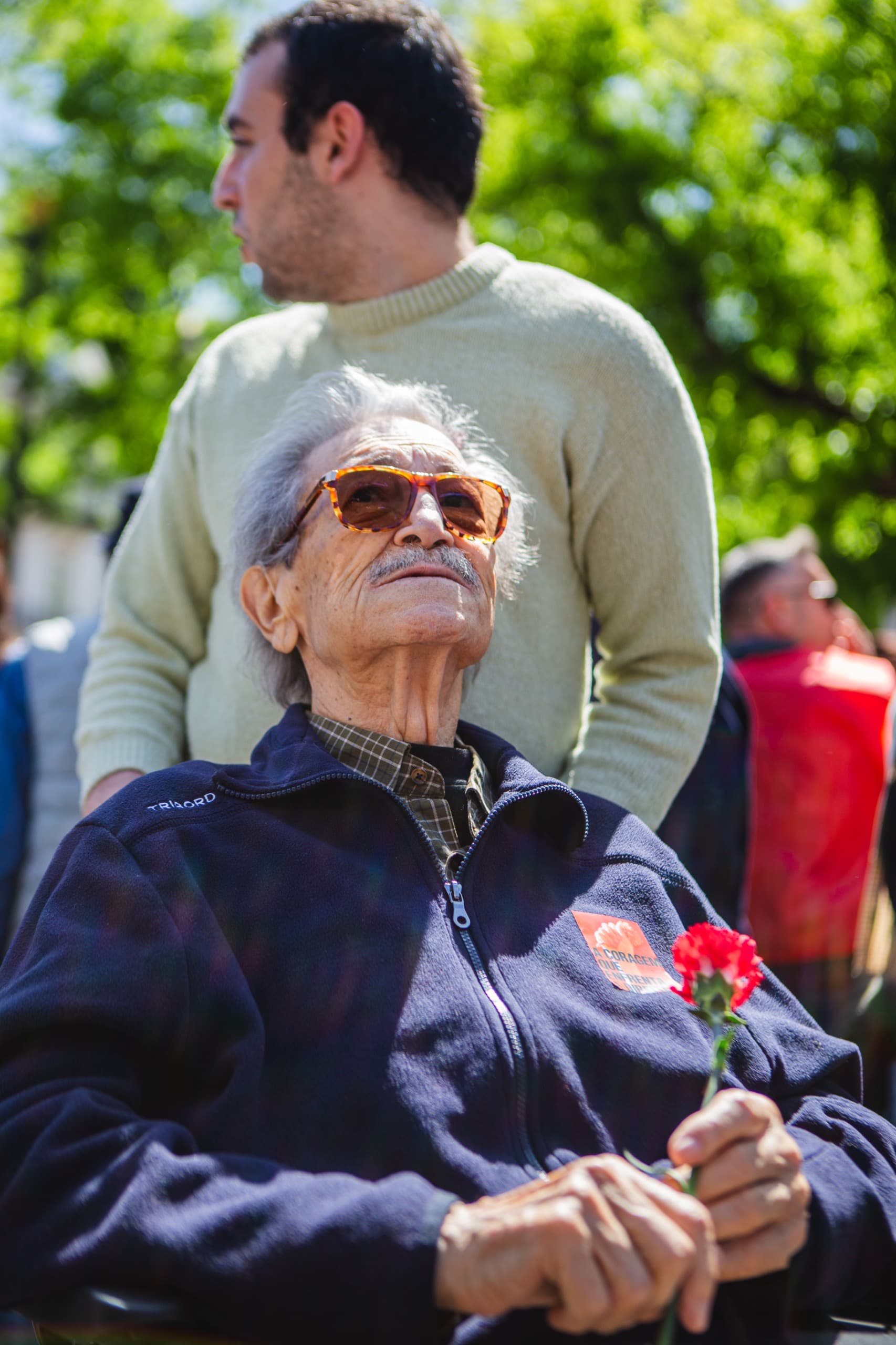 Morreu Eduardo Gageiro, o fotógrafo da Revolução dos Cravos