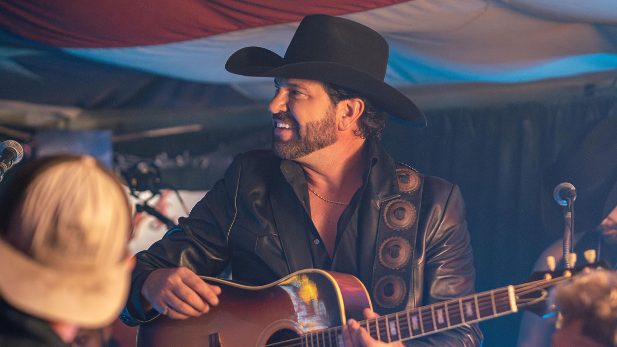 Jon Wolfe estreia o videoclipe do tema “Barstool Therapy”