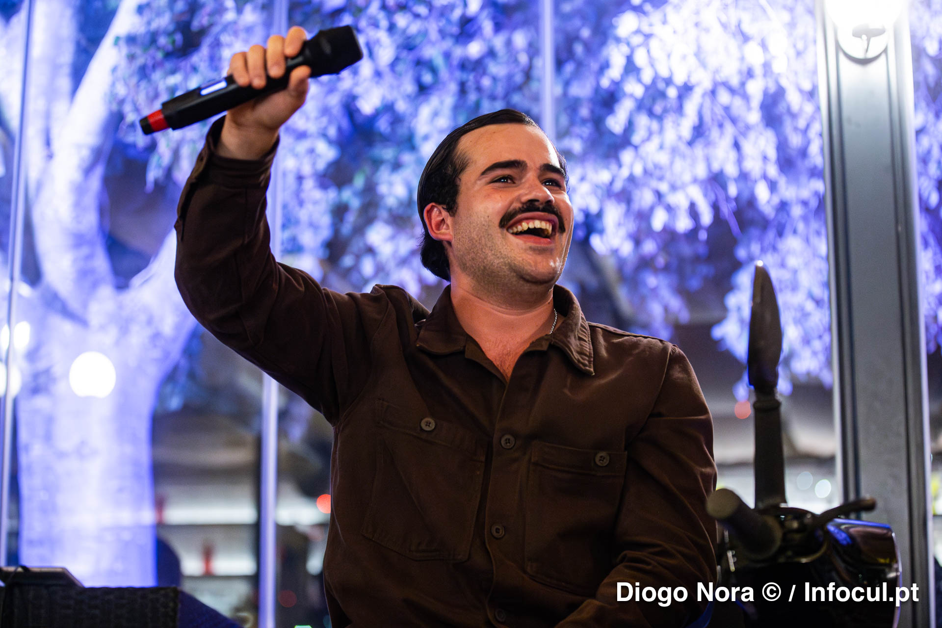 Luís Fialho apresentou o primeiro disco e convida a uma "Viagem ...