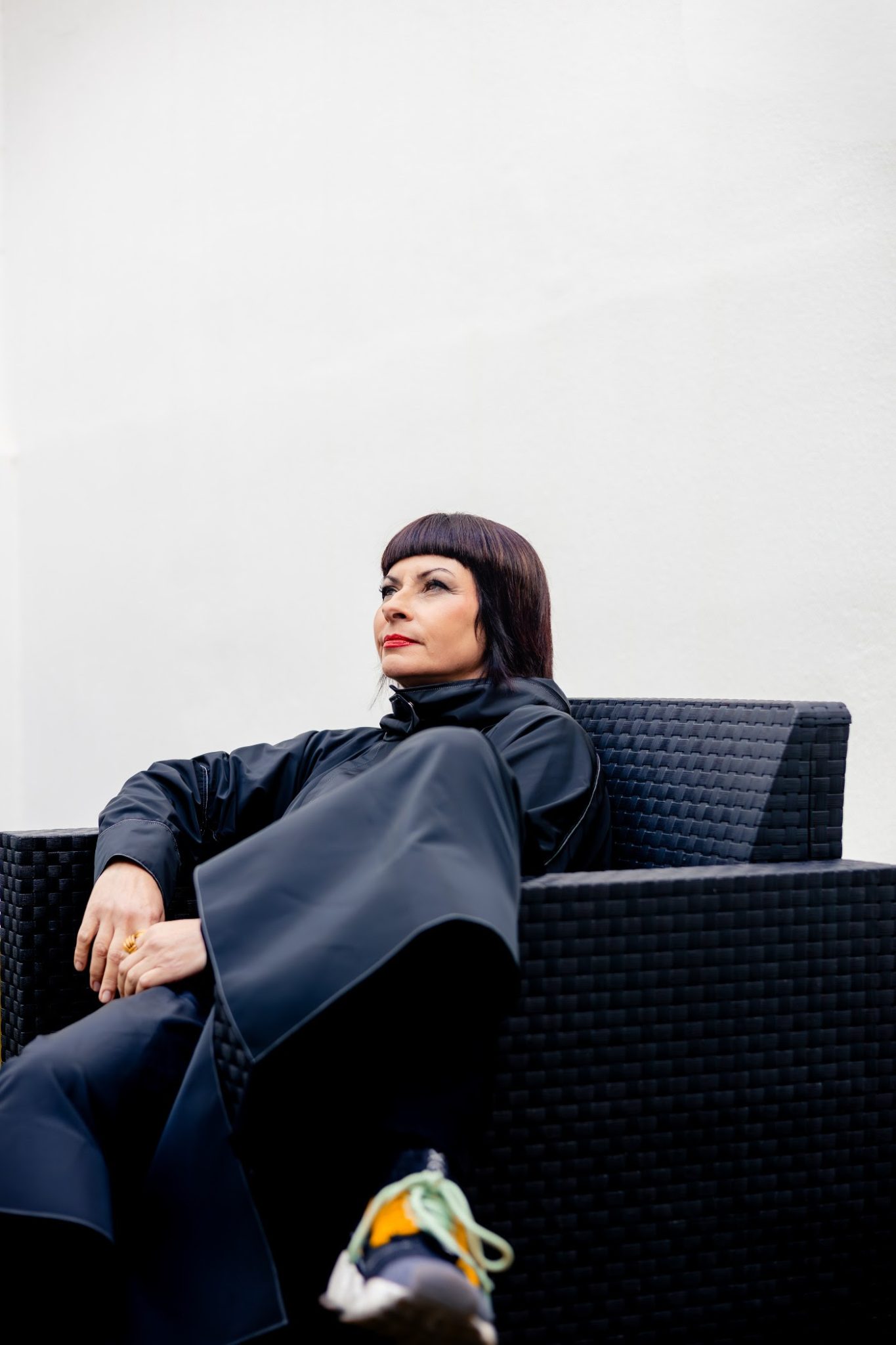 Viviane revisita clássico “Alfama” e lança novo single com homenagem à ...