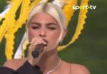Bárbara Bandeira regressa no Jamor e canta o hino nacional após ...