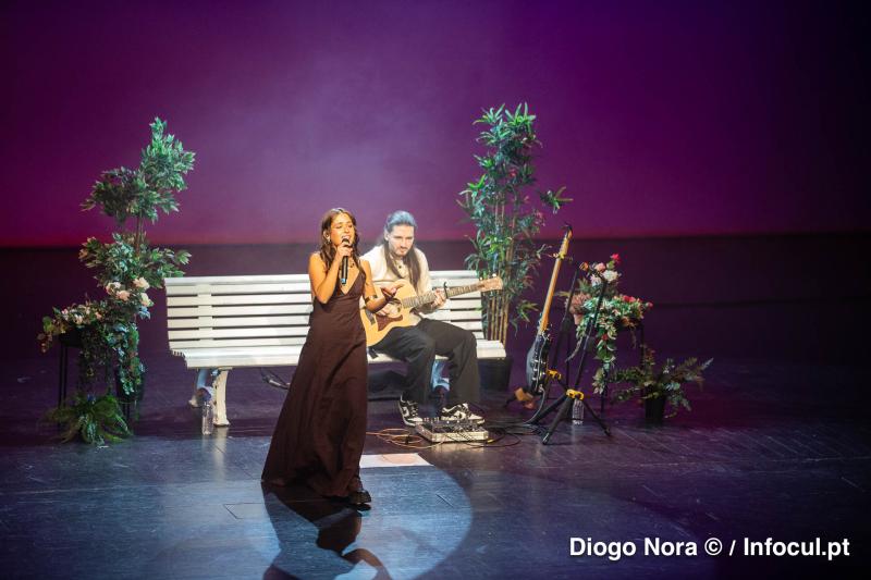 Carolina de Deus levou autenticidade e canções bonitas ao Teatro ...
