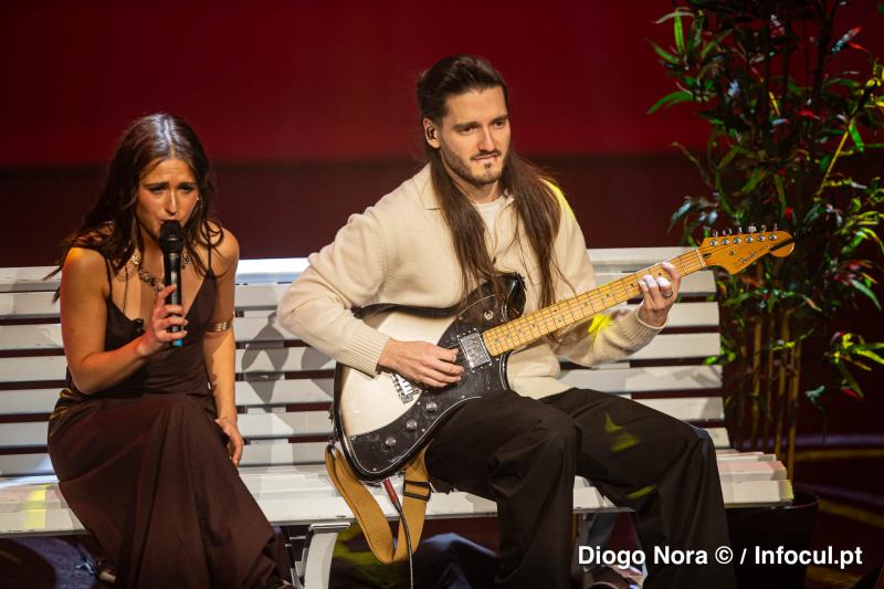 Carolina de Deus levou autenticidade e canções bonitas ao Teatro ...